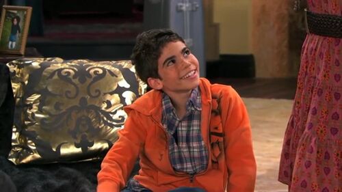 Image - New york new nanny - luke.jpg - Jessie Wiki