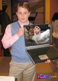 Nevel Papperman - iCarly Wiki
