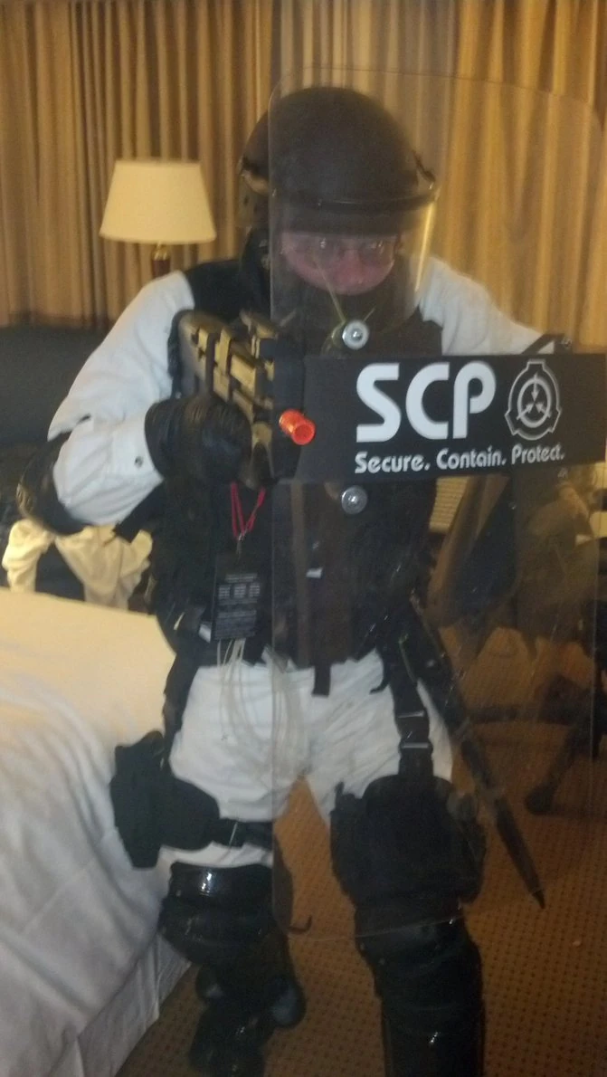 Archivo:Scp riot guard babysitter by foggygolem-d7234e8.jpg - Wiki La ...