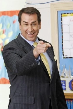 Gil Thorpe - Modern Family Wiki